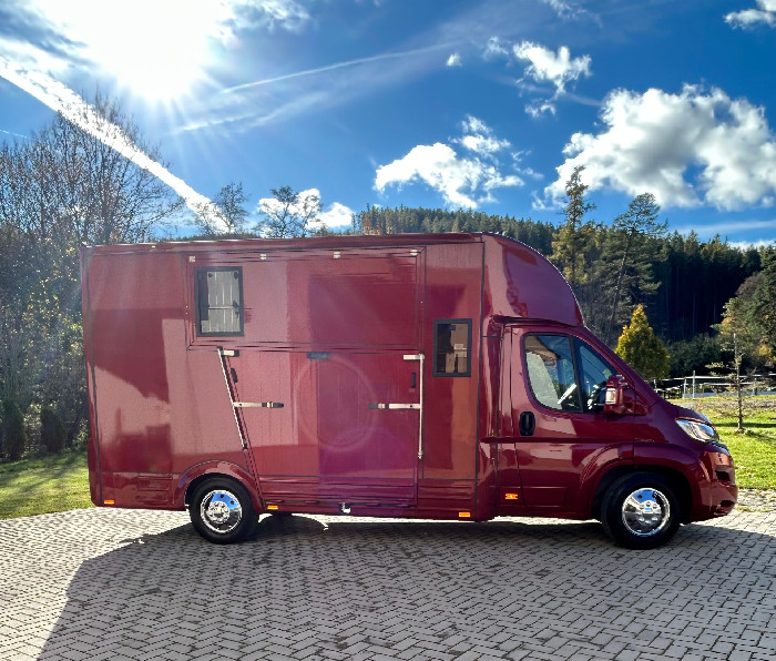 Prepravník na kone Opel Movano :: privesyprekone.sk